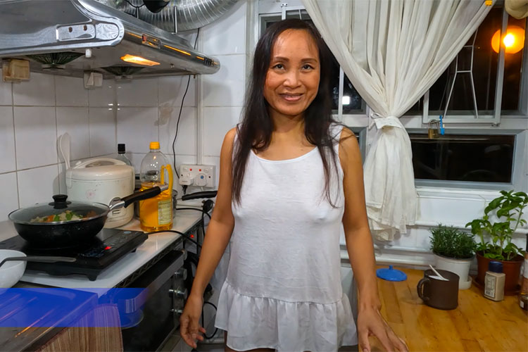 ノーブラ白タンクトップ姿で乳首くっきり透けさせつつ料理する熟女ユーチューバー【Beth's Cooking Channel】 - オトナの ...